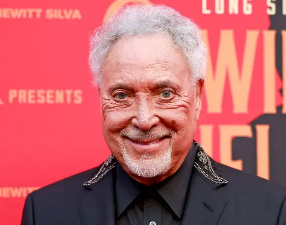 Tom Jones Age, Height, Weight, Net Worth, Career, And More - News Center